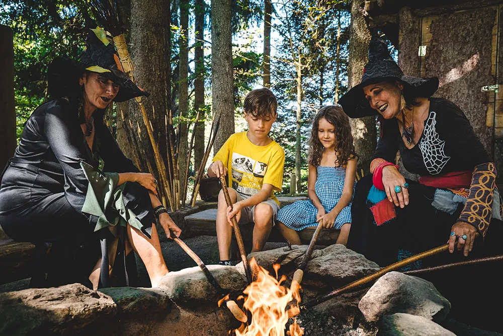 Spannende Erlebnisse und Stationen im Hexenwasser Söll